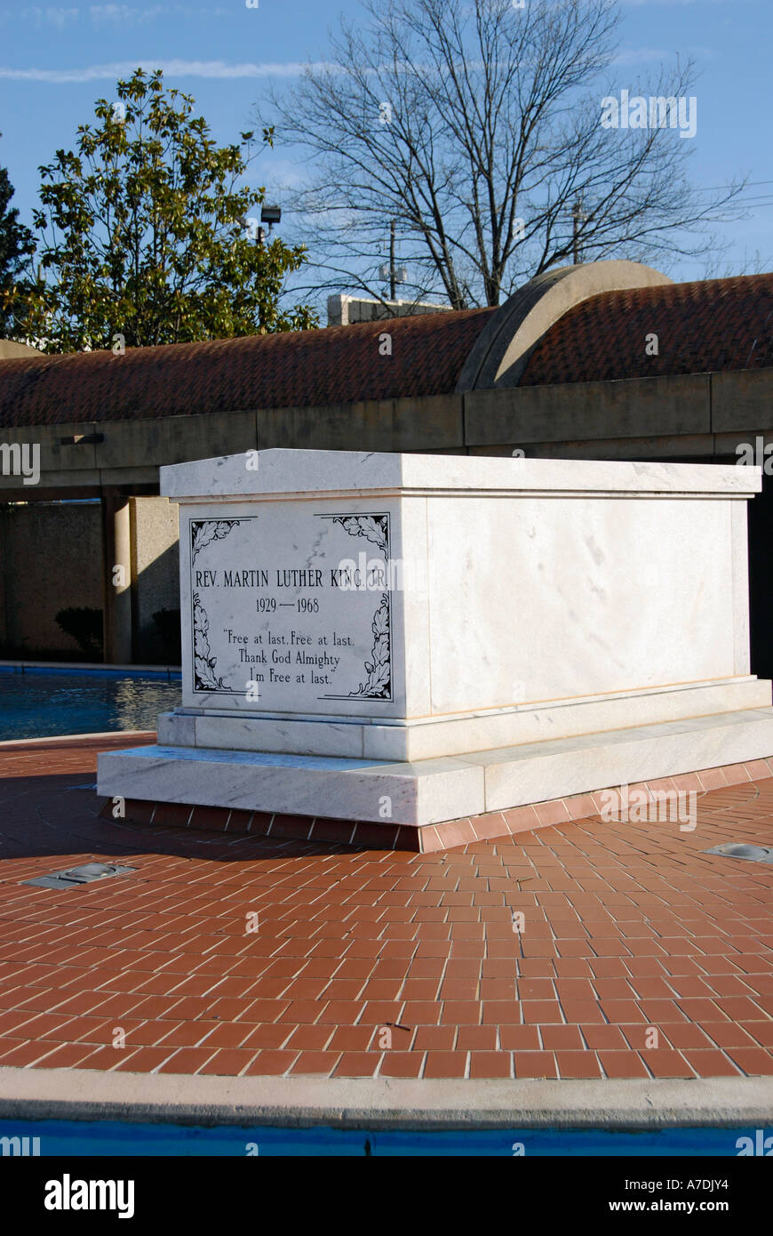 The burial chamber of Martin Luther King Jr at the National Historic ...