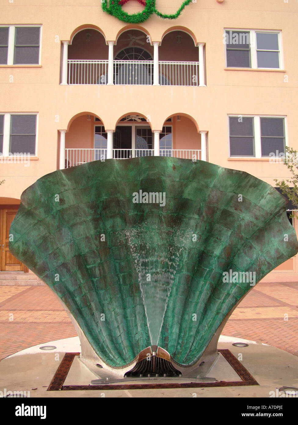 Shell fountains hi-res stock photography and images - Alamy