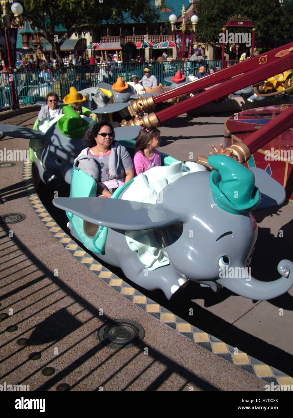 Dumbo ride florida hi-res stock photography and images - Alamy