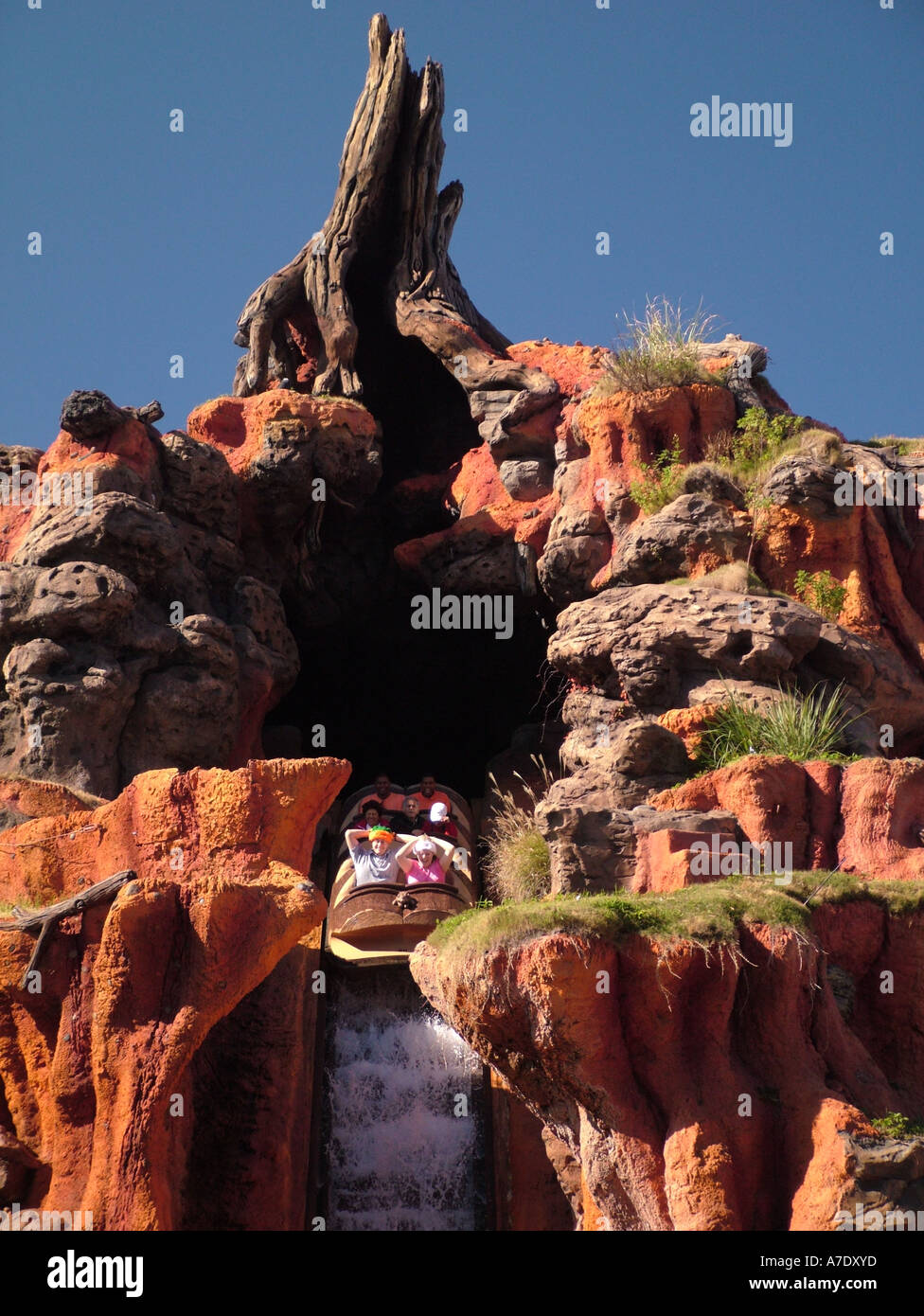Splash mountain disney florida hi-res stock photography and images - Alamy