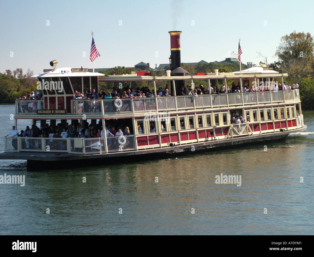 Old fashioned paddle boat ferry hi-res stock photography and images - Alamy