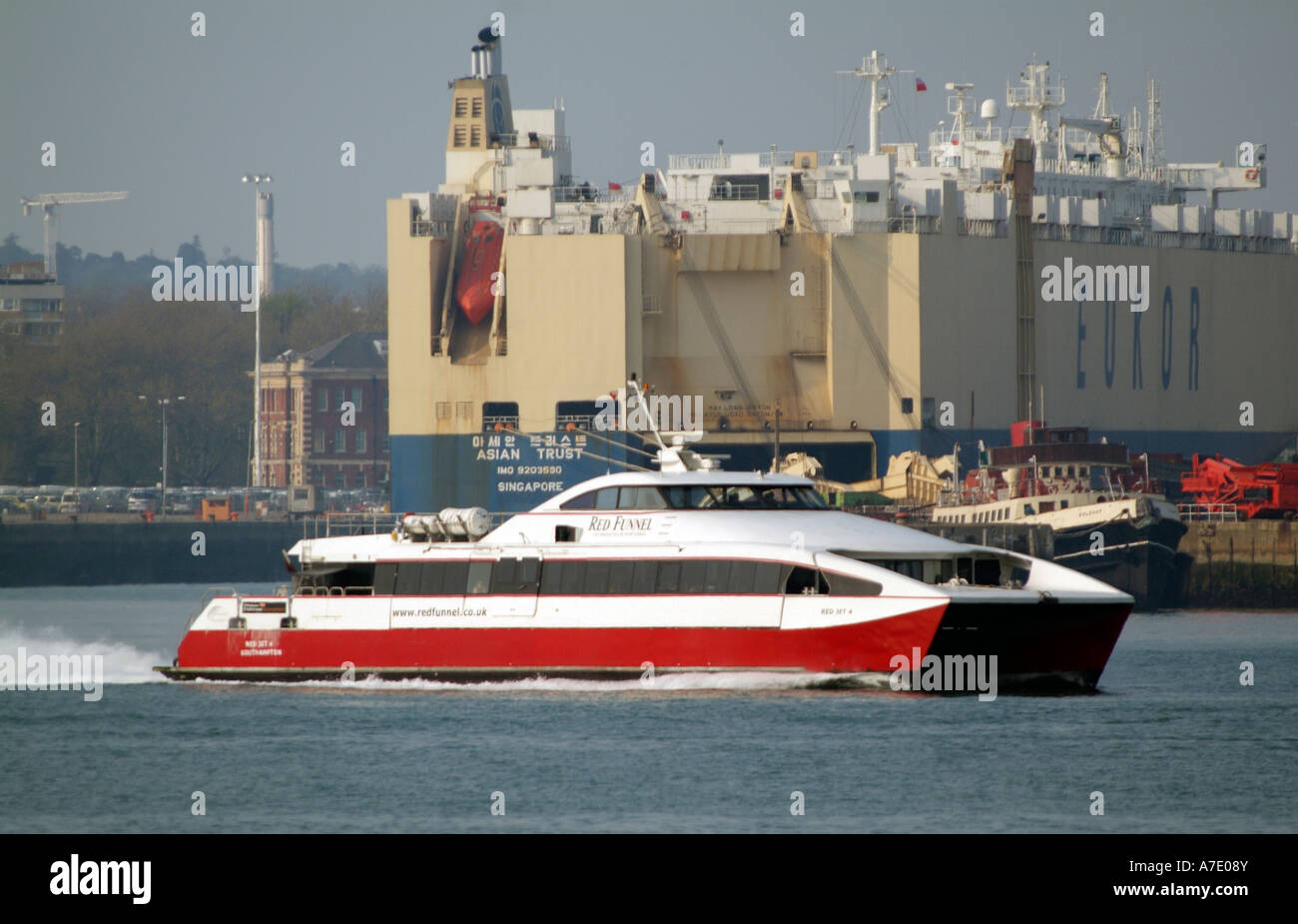 Red Funnel company redjet passenger catamaran on Southampton Water ...