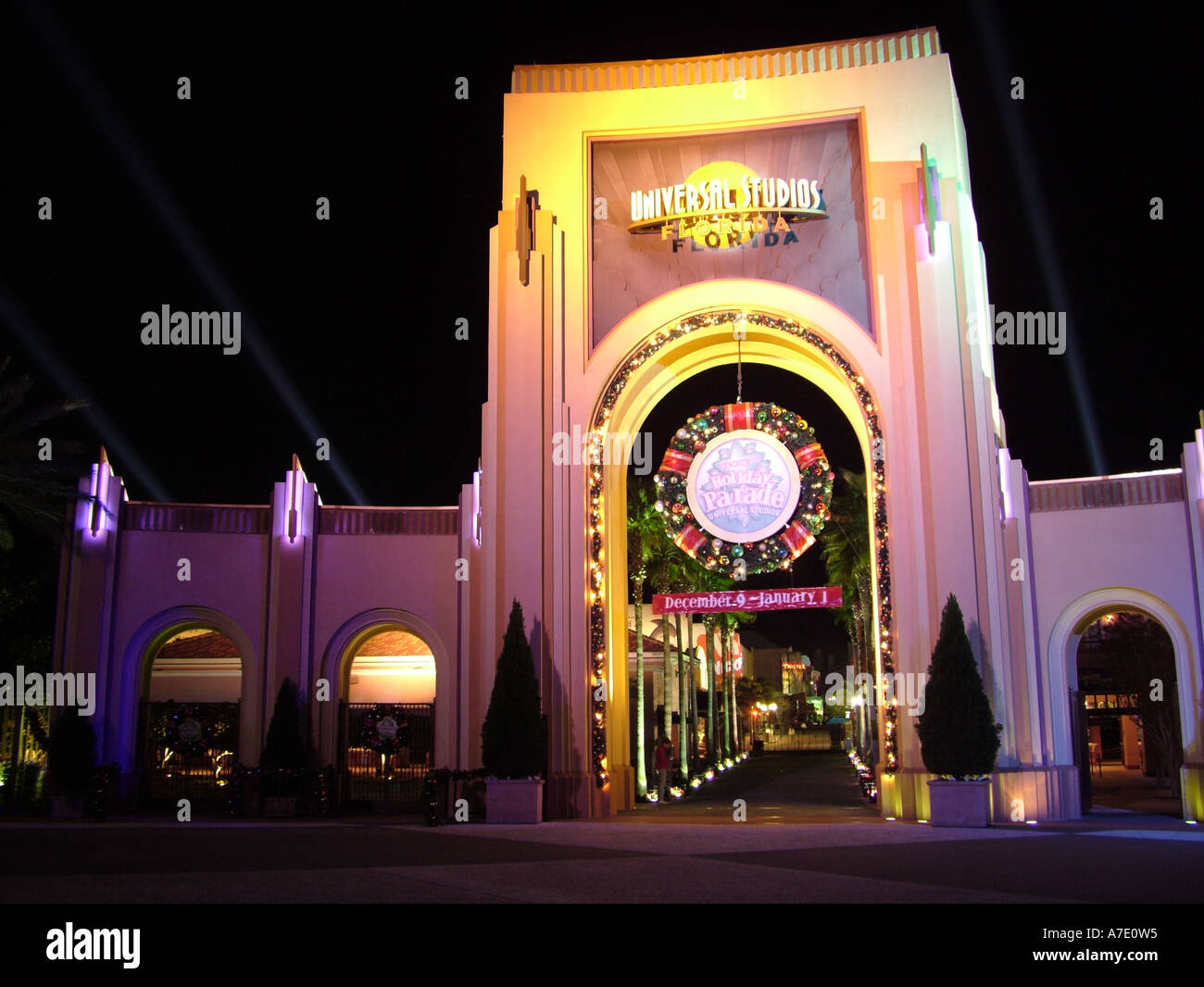 Entrance arch universal studios orlando hi-res stock photography and ...