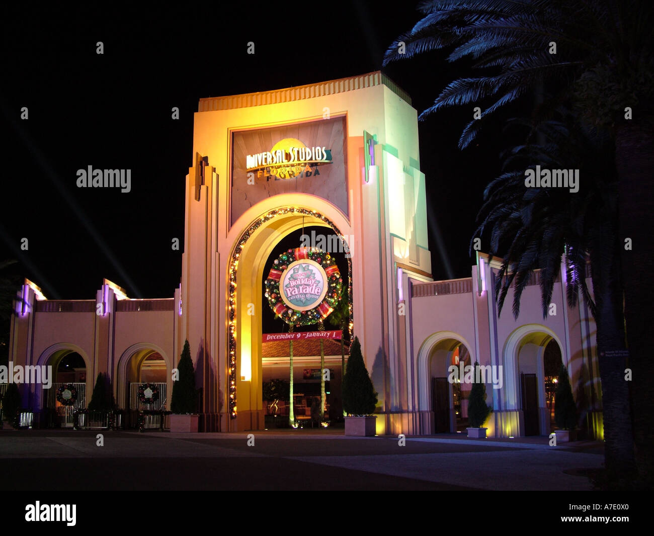 Entrance arch universal studios orlando hi-res stock photography and ...