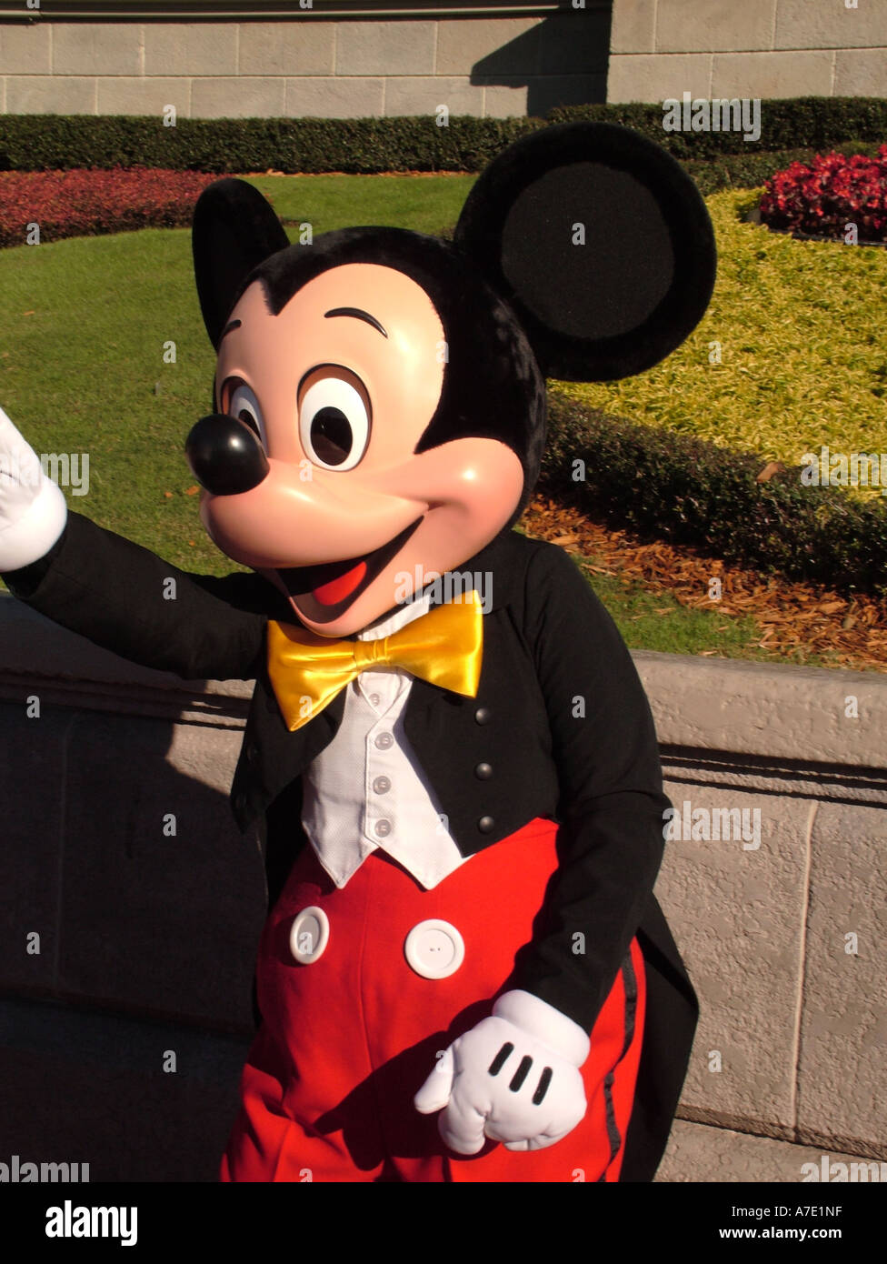 Disney world characters park usa hi-res stock photography and images ...