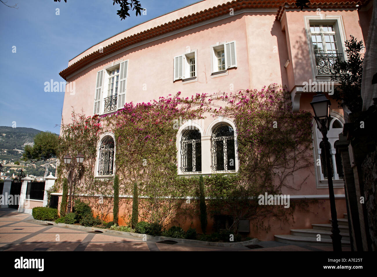 David nivens house hi-res stock photography and images - Alamy