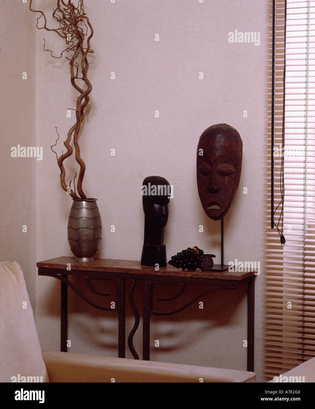 African wooden heads hi-res stock photography and images - Alamy