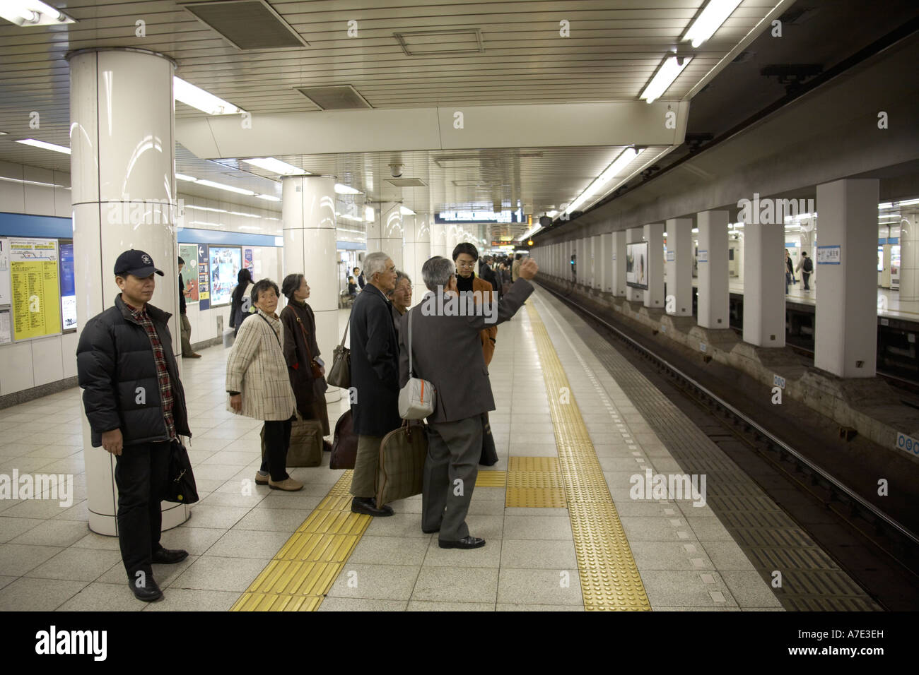 Passengers on underground Subway platform at Idabashi in city of Tokyo ...