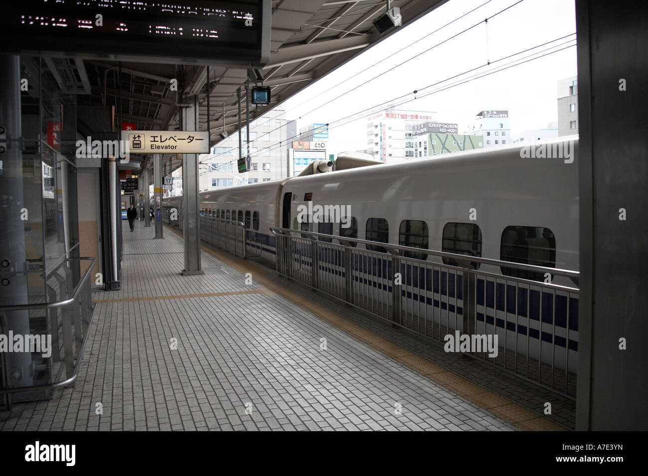 Japan Railways Shinkansen Super express Bullet train with passengers on ...