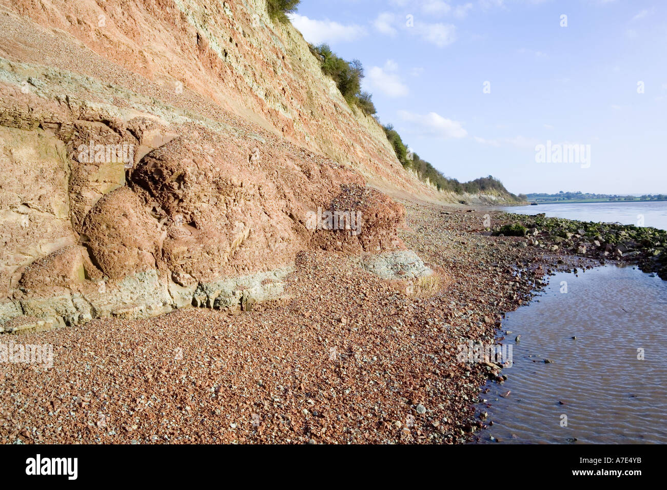 Geological strata clearly visible in the banks of the River Severn at ...