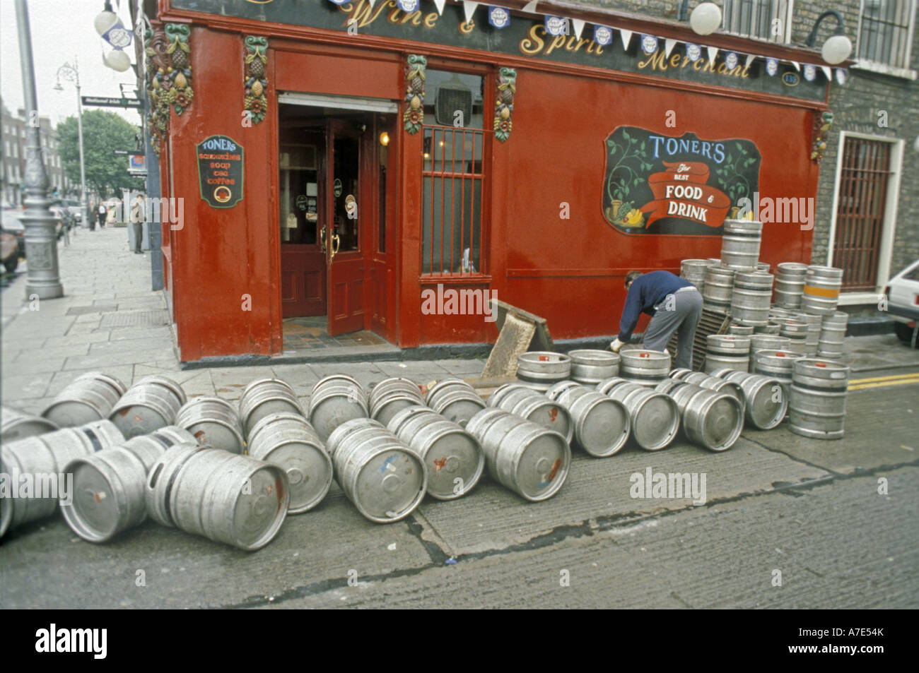 Toners pub ireland hi-res stock photography and images - Alamy