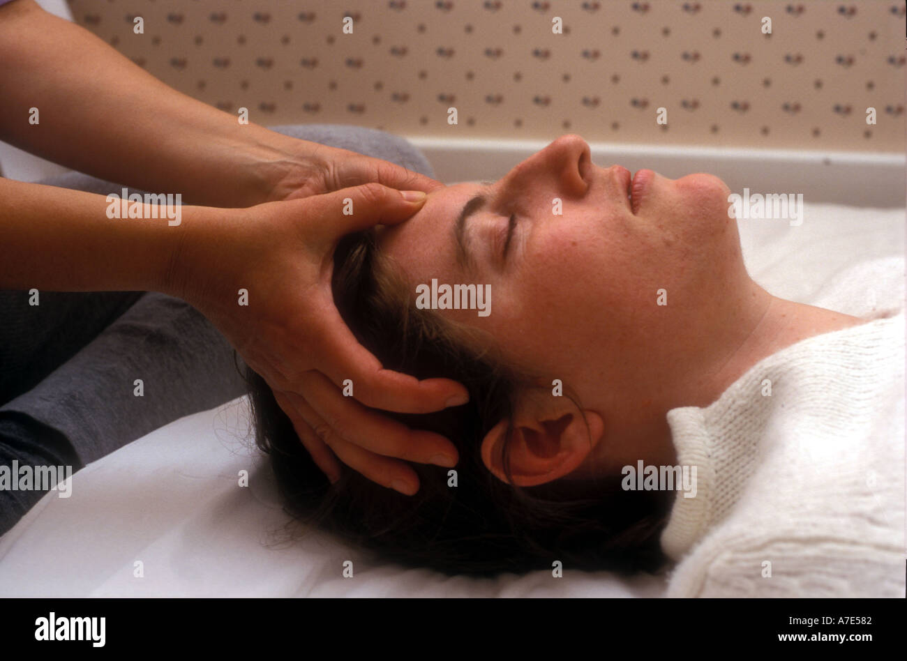 Shiatsu treatment session Stock Photo - Alamy
