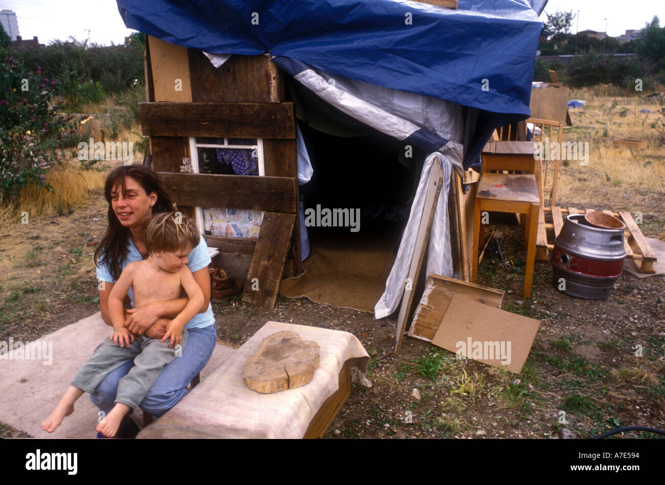 Homeless mother child uk hi-res stock photography and images - Alamy