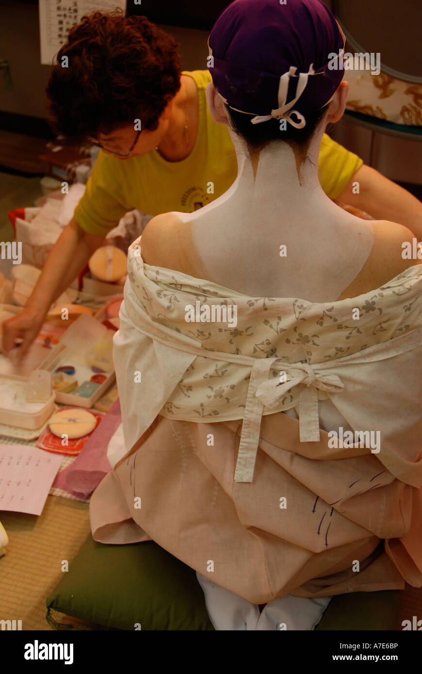 Make up body Classical Japanese dance as geisya Stock Photo - Alamy