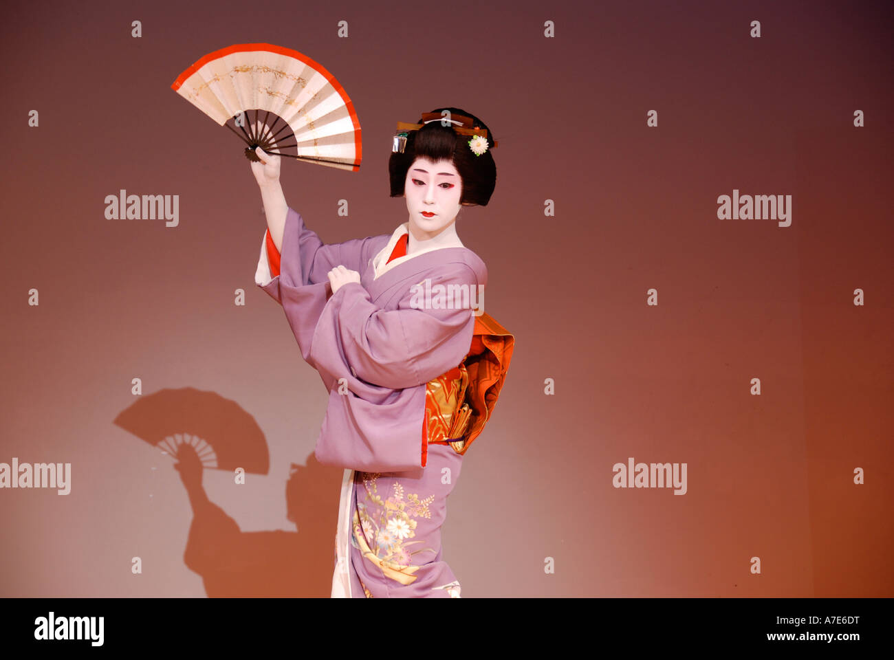 Classical Japanese dance as geisya Stock Photo - Alamy