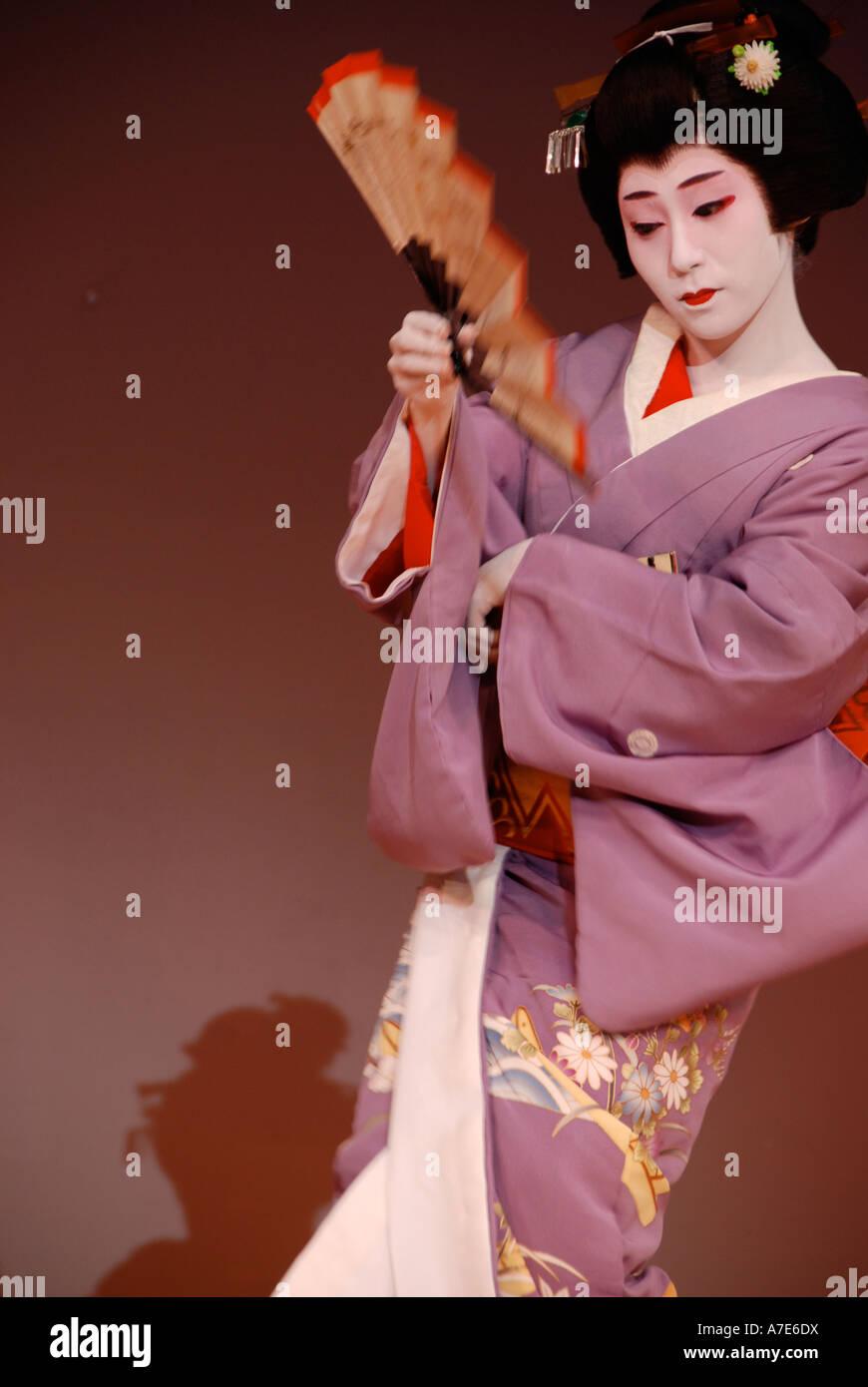 Classical Japanese dance as geisya Stock Photo - Alamy