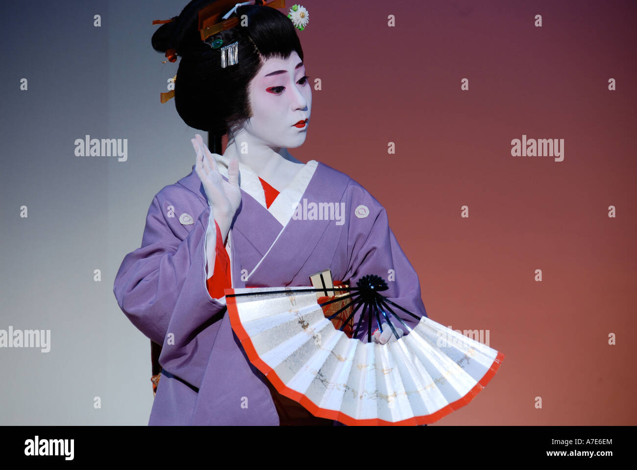Classical Japanese dance as geisya Stock Photo - Alamy