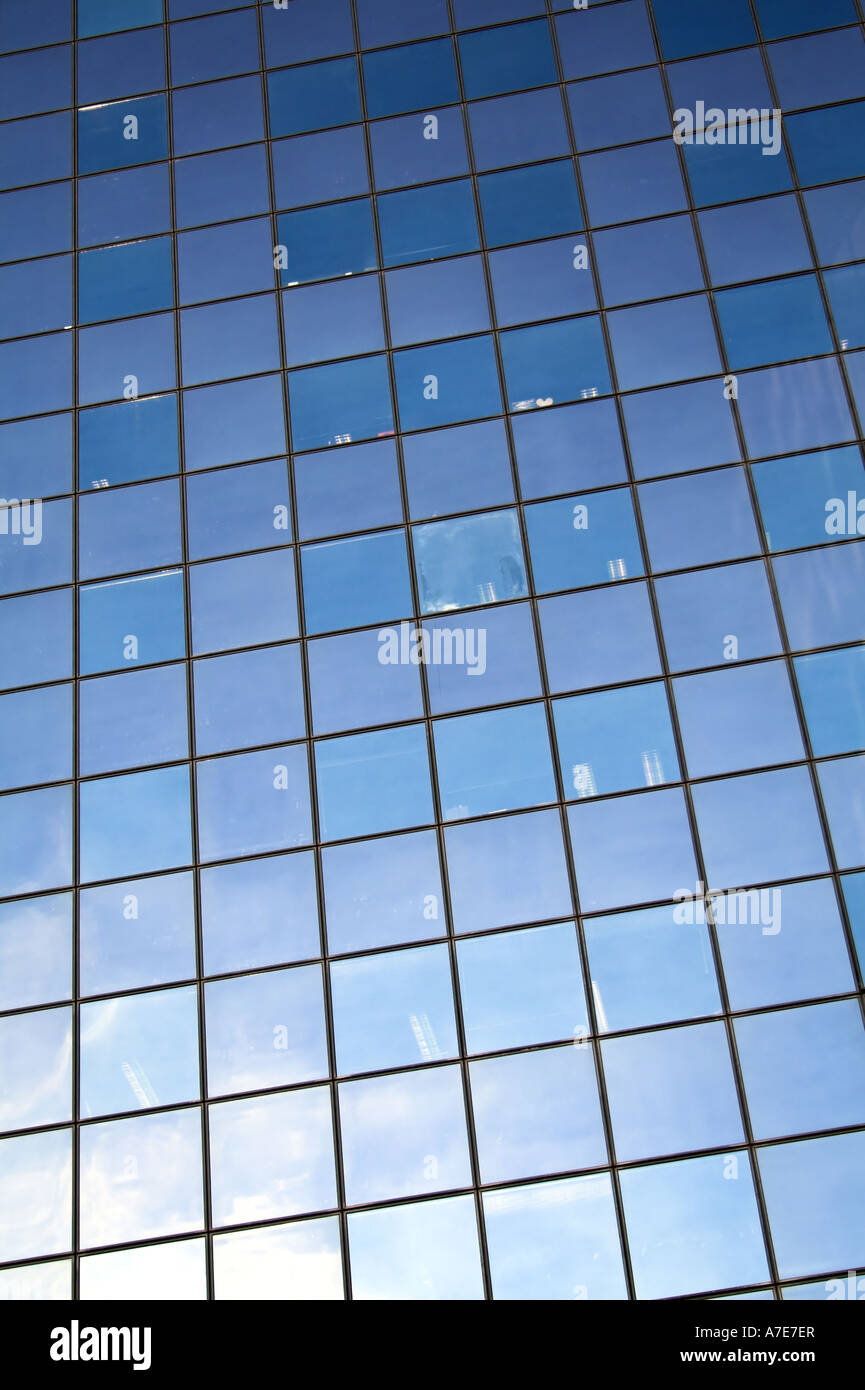 Building glass facade close up hi-res stock photography and images - Alamy