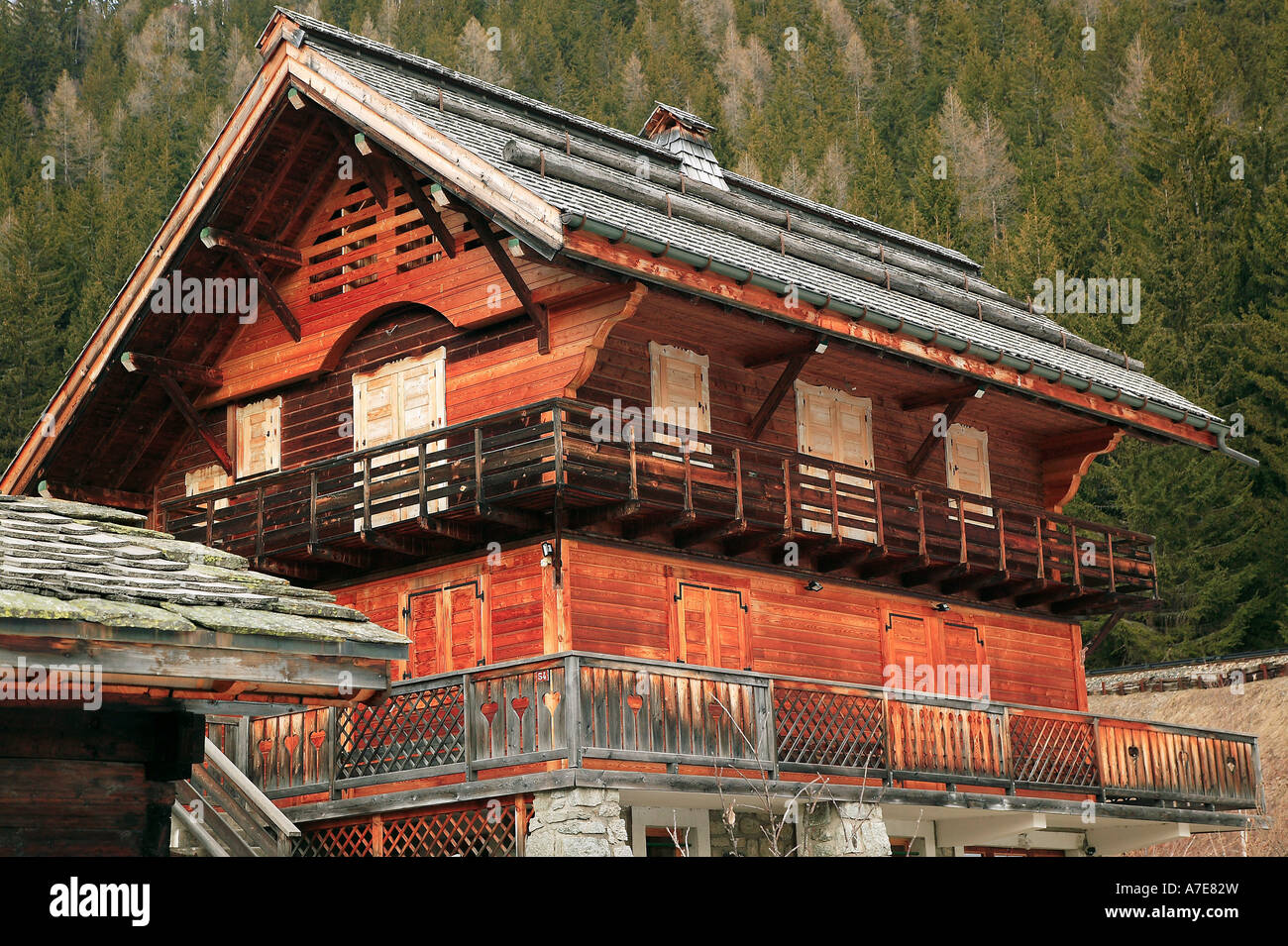 Traditional Wooden Alpine Chalet Stock Photo - Alamy