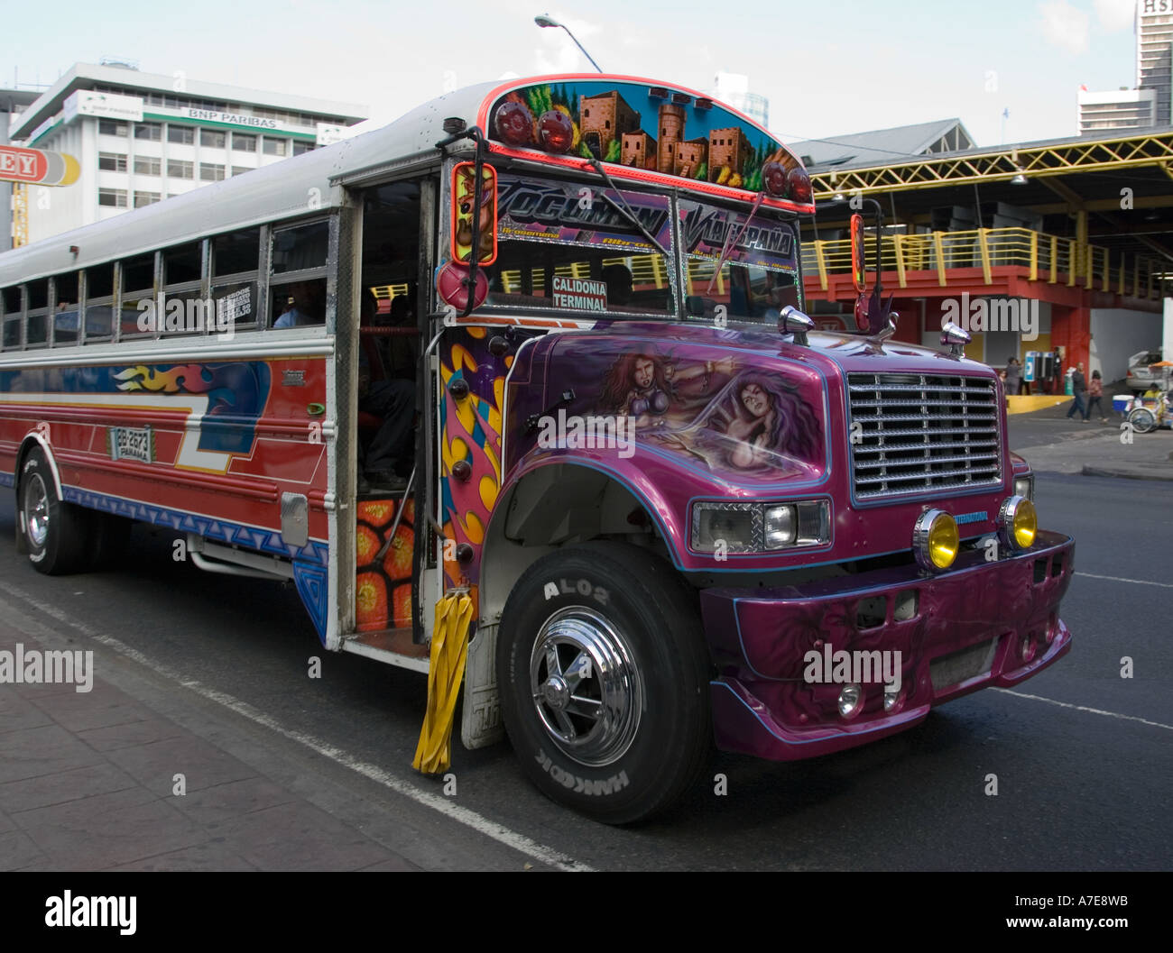 Rojo bus hi-res stock photography and images - Alamy