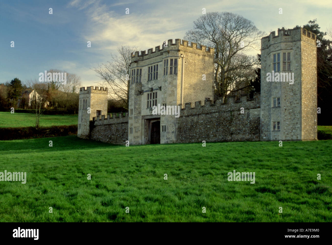 Gatehouse folly hi-res stock photography and images - Alamy