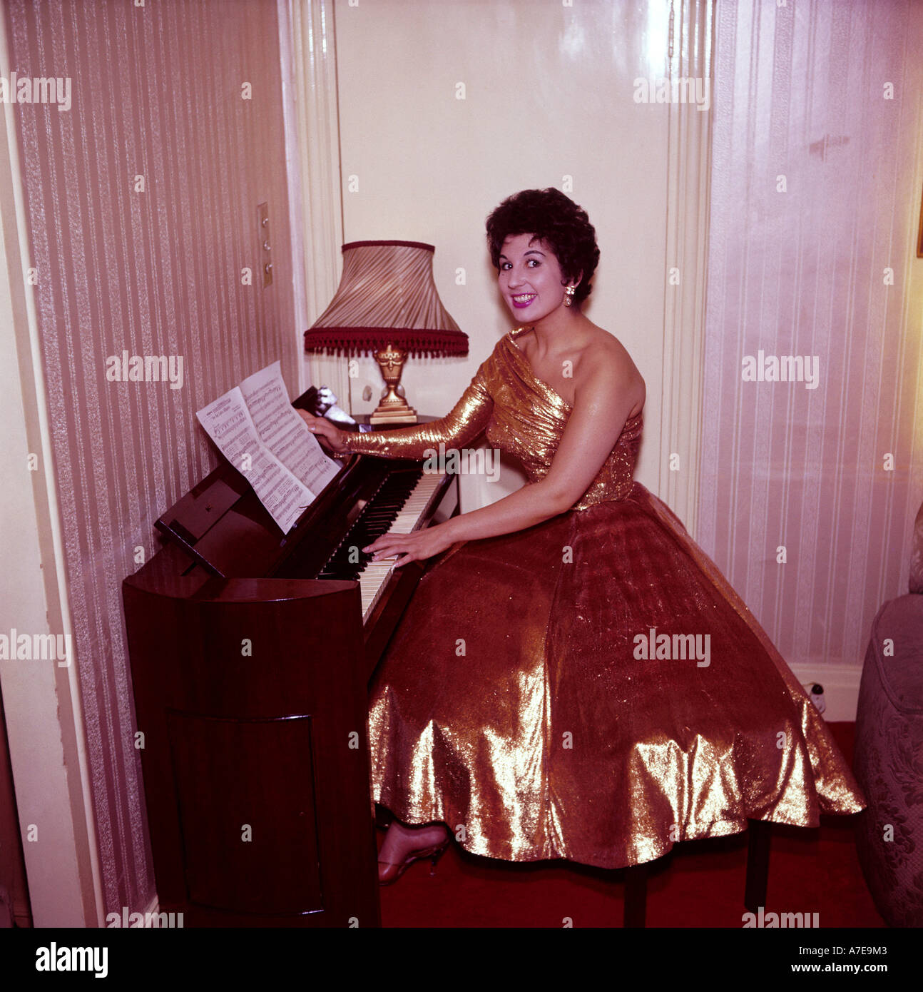 Alma cogan hi-res stock photography and images - Alamy