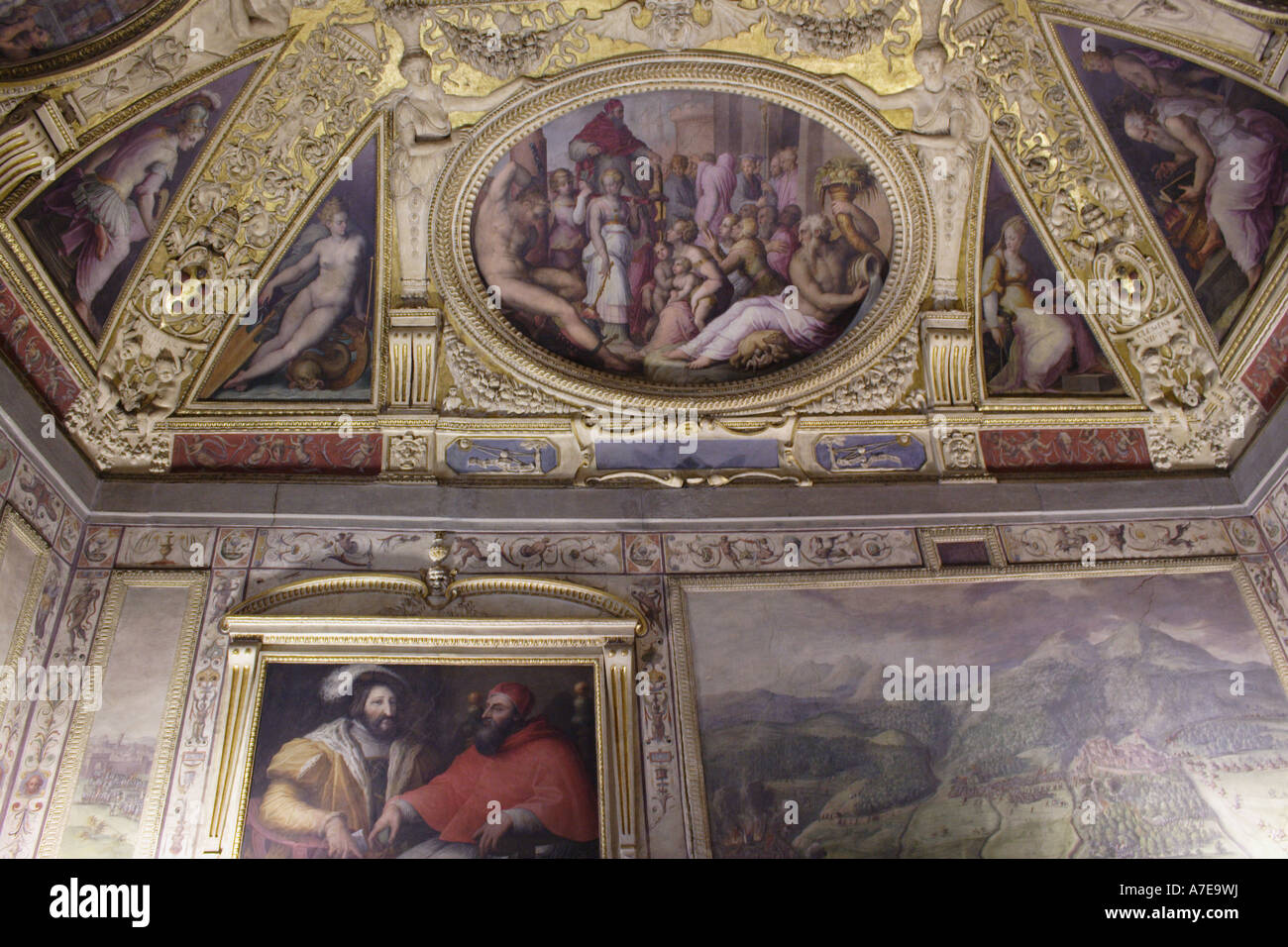 Medieval ceiling paintings hi-res stock photography and images - Alamy