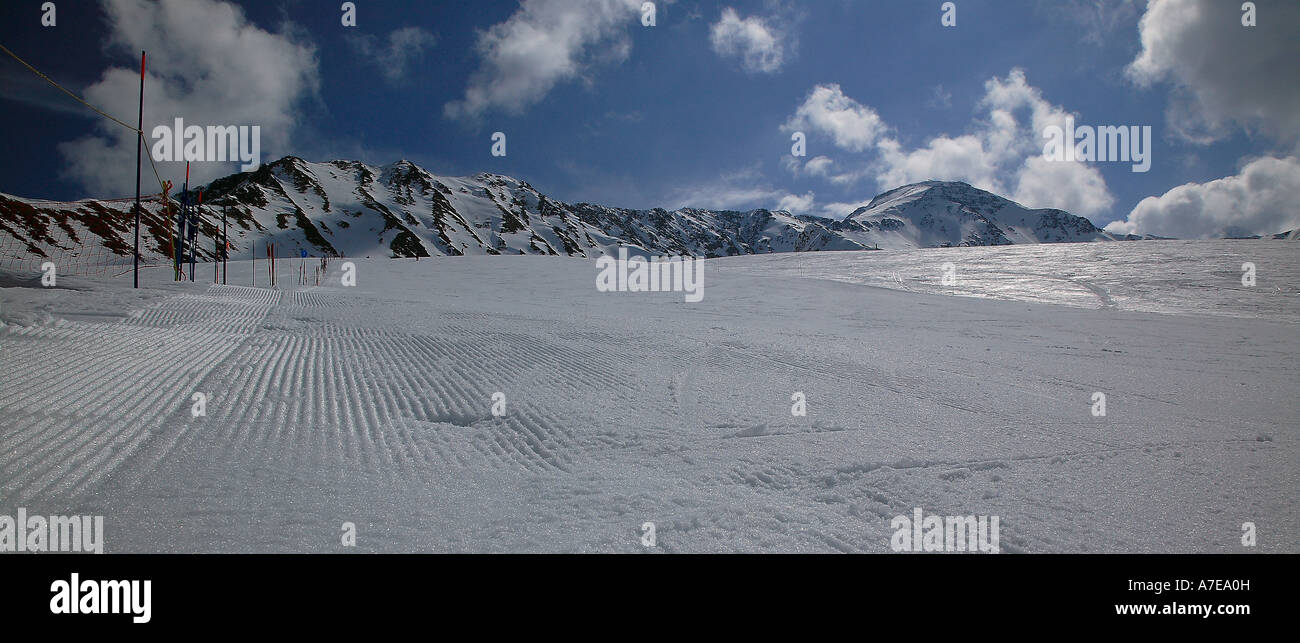 Piste markers hi-res stock photography and images - Alamy