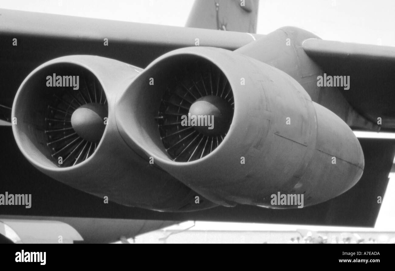 Flying on engines hi-res stock photography and images - Alamy