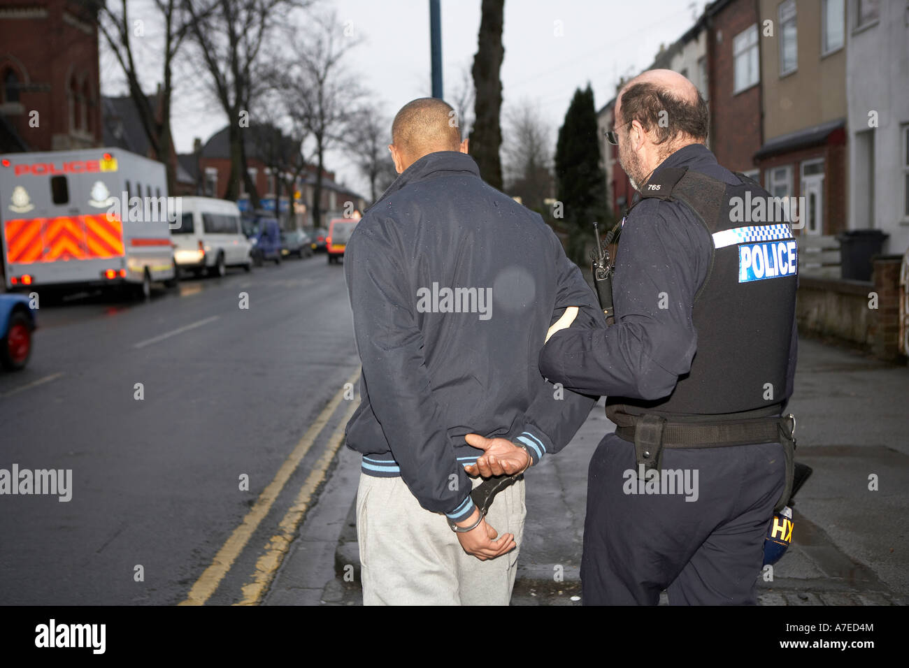 Police dawn raid uk hi-res stock photography and images - Alamy
