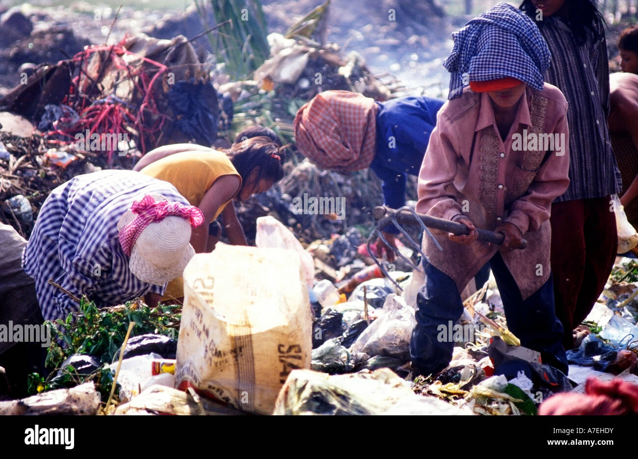Steung meanchey rubbish dump hi-res stock photography and images - Alamy