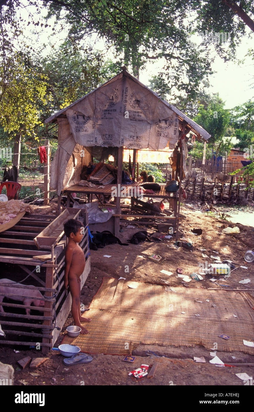 Small shack in Phnom Penh Stock Photo - Alamy