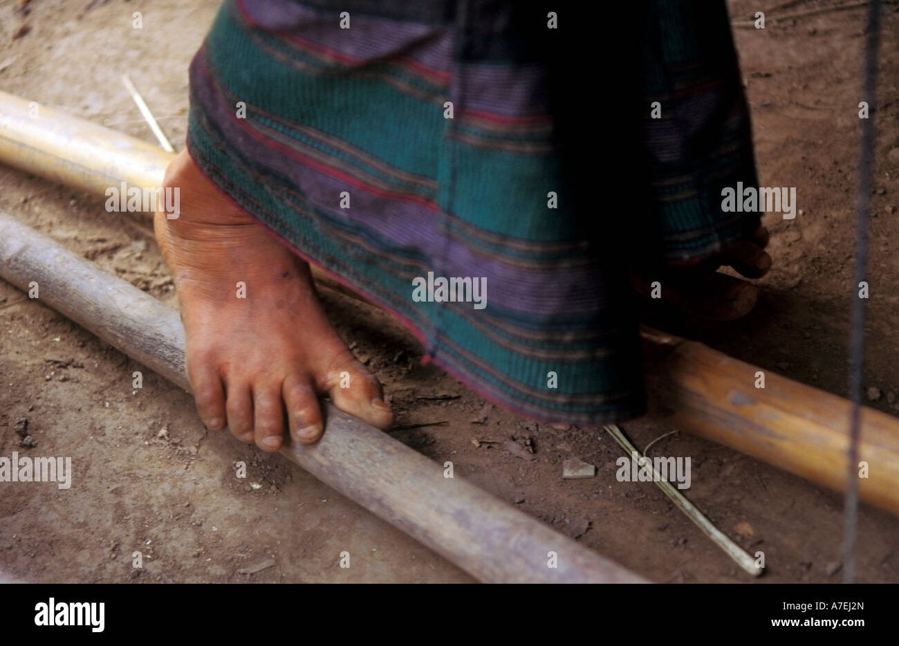 Woman weaving using a loom hi-res stock photography and images - Alamy