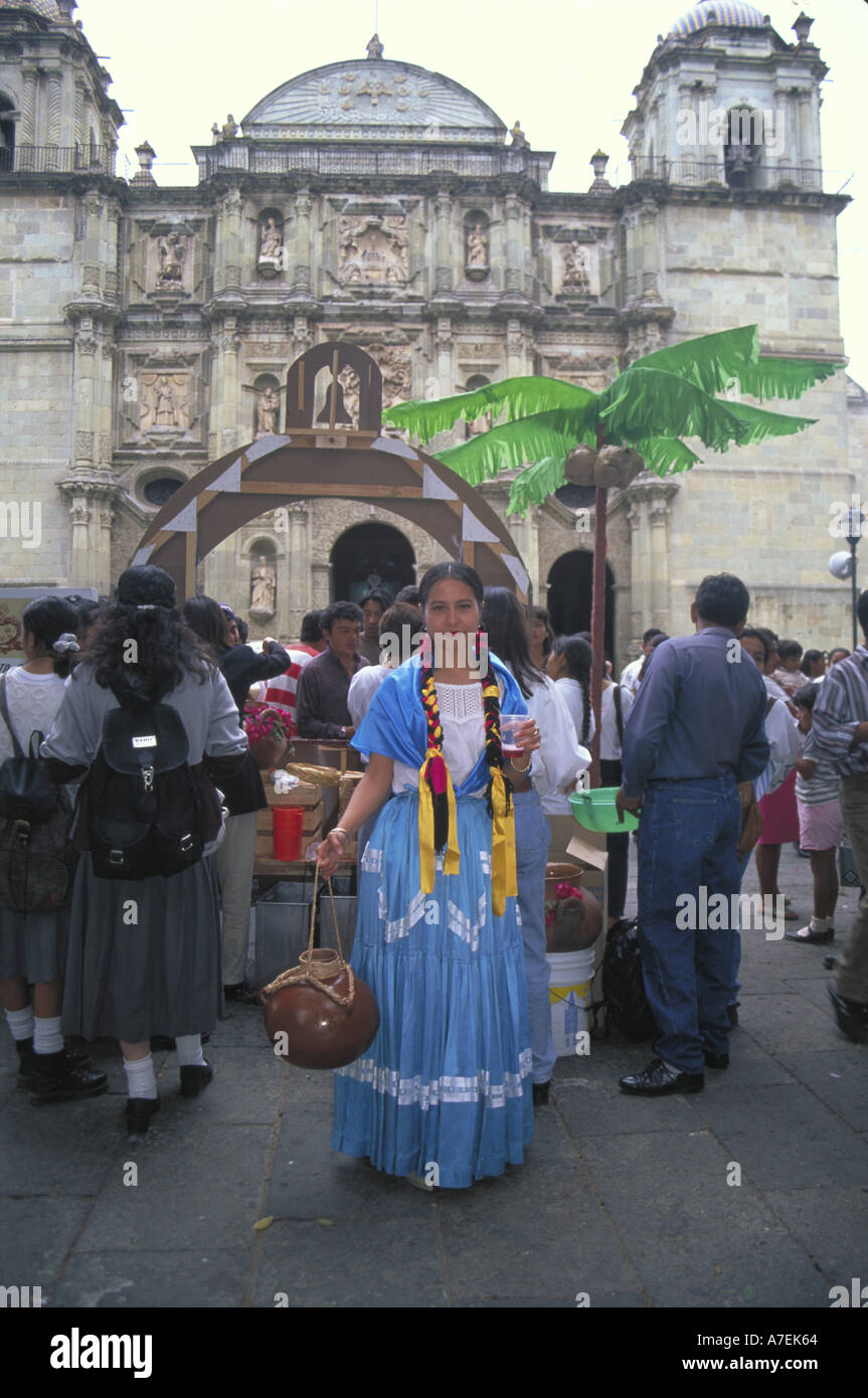 Samaritan costume hi-res stock photography and images - Alamy