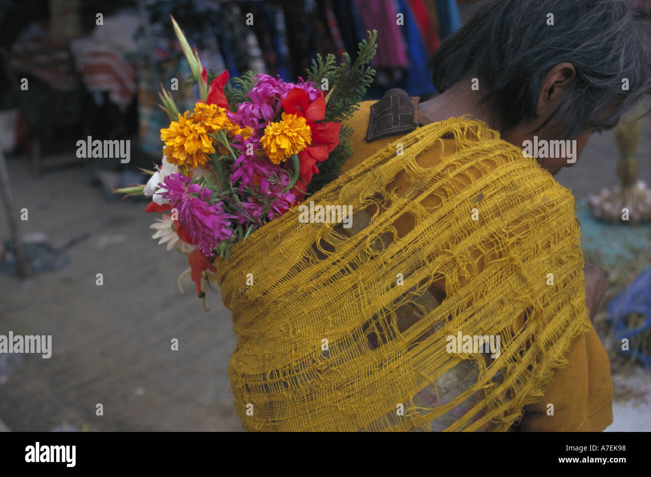 Oaxaca market flowers hi-res stock photography and images - Alamy