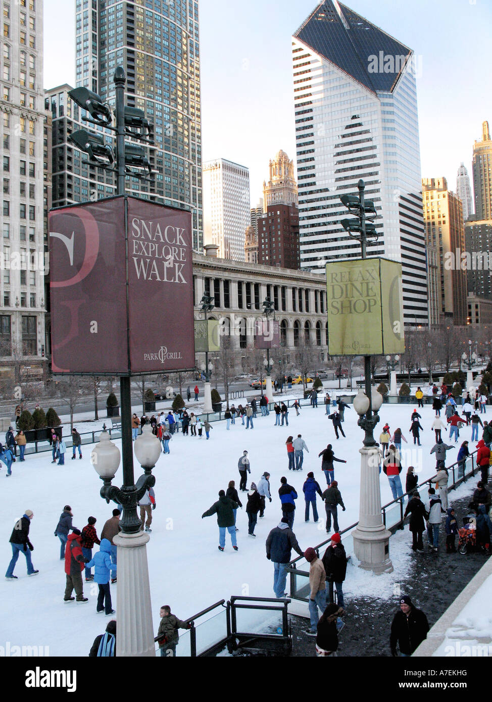 Chicago millennium park ice rink hi-res stock photography and images ...