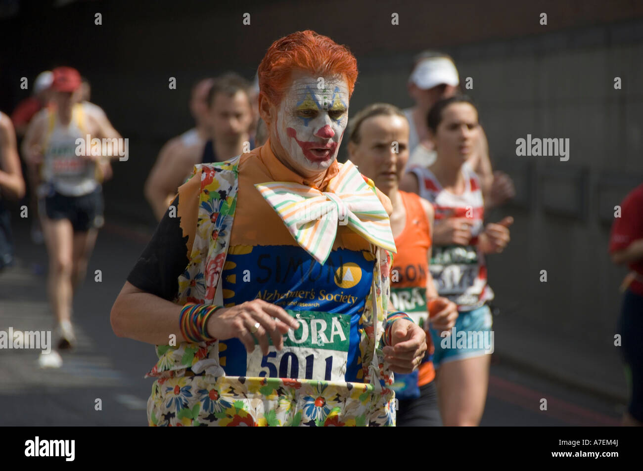 runner dressed as clown at the Flora London Marathon 2007 Stock Photo ...