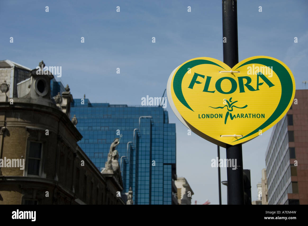 Sign in city street at the Flora London Marathon 2007 Stock Photo - Alamy