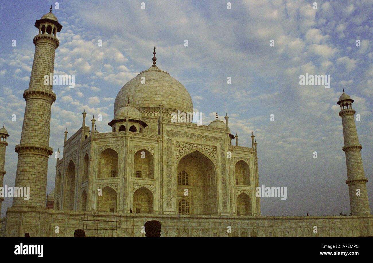 Taj mahal iconic design hi-res stock photography and images - Alamy