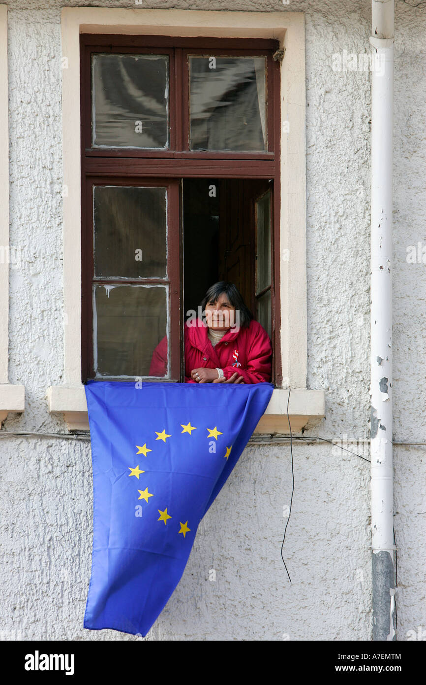 window lady looking Stock Photo - Alamy