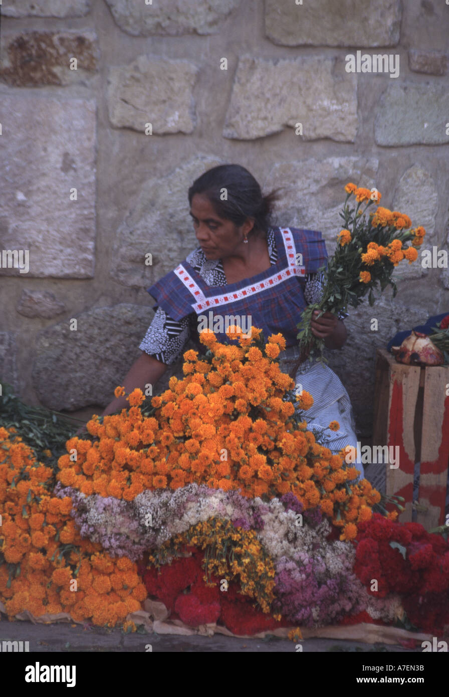 Mexico, Oaxaca Flower vendors, downtown area Stock Photo - Alamy