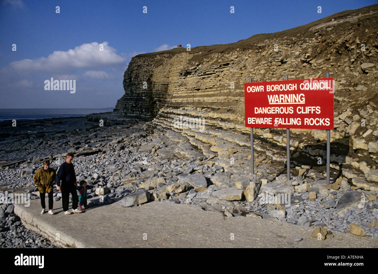 Dangerous coastal rocks hi-res stock photography and images - Alamy