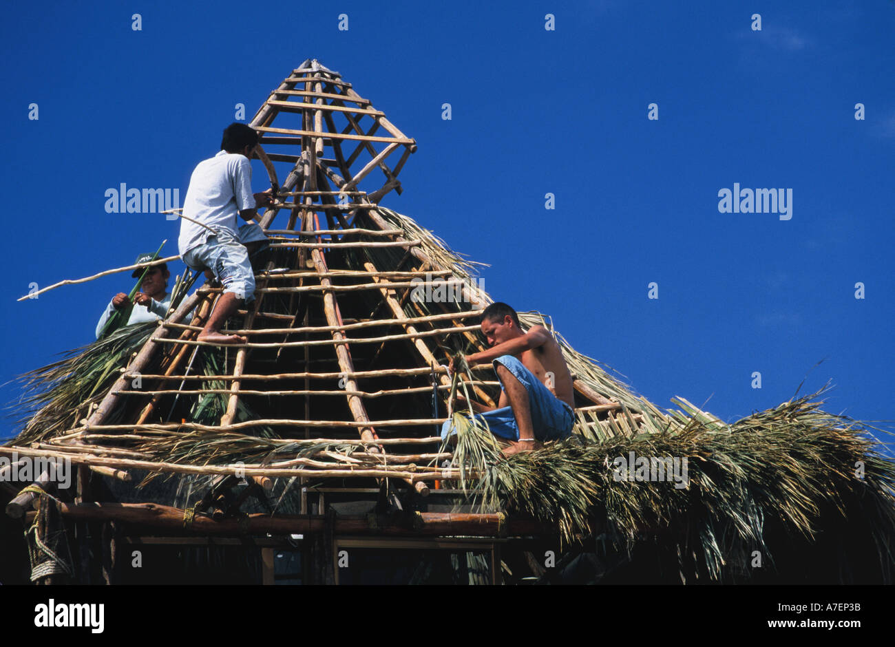 Construction workers building mexico hi-res stock photography and ...