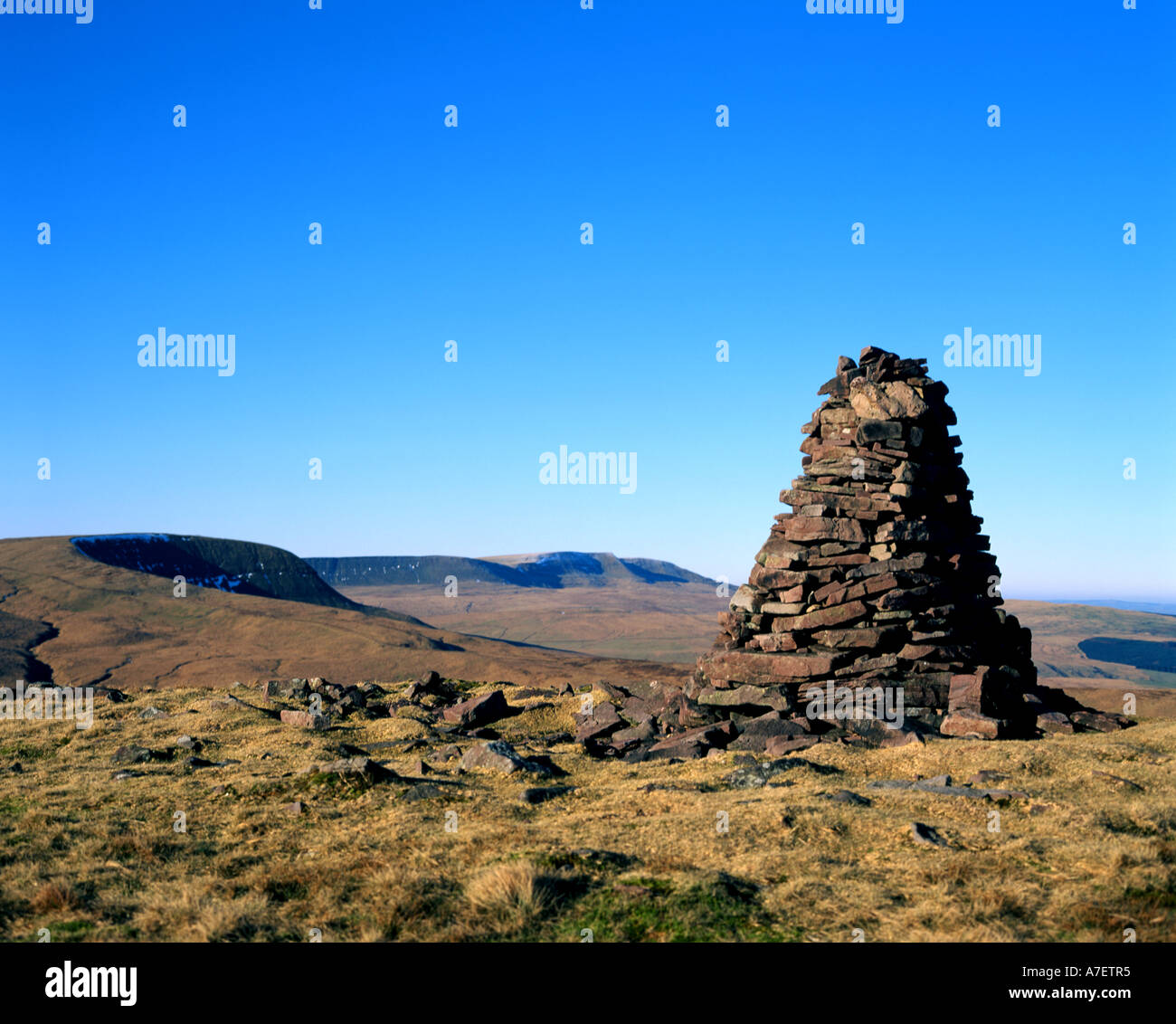 Black mountains wales winter blue sky hi-res stock photography and ...