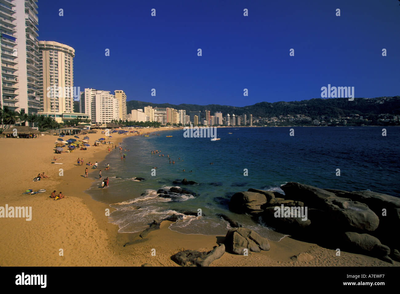 North America, Mexico, Guerrero, Acapulco Playa Condesa, late afternoon ...