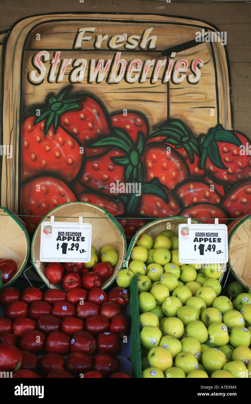 Fruit market in America Stock Photo - Alamy