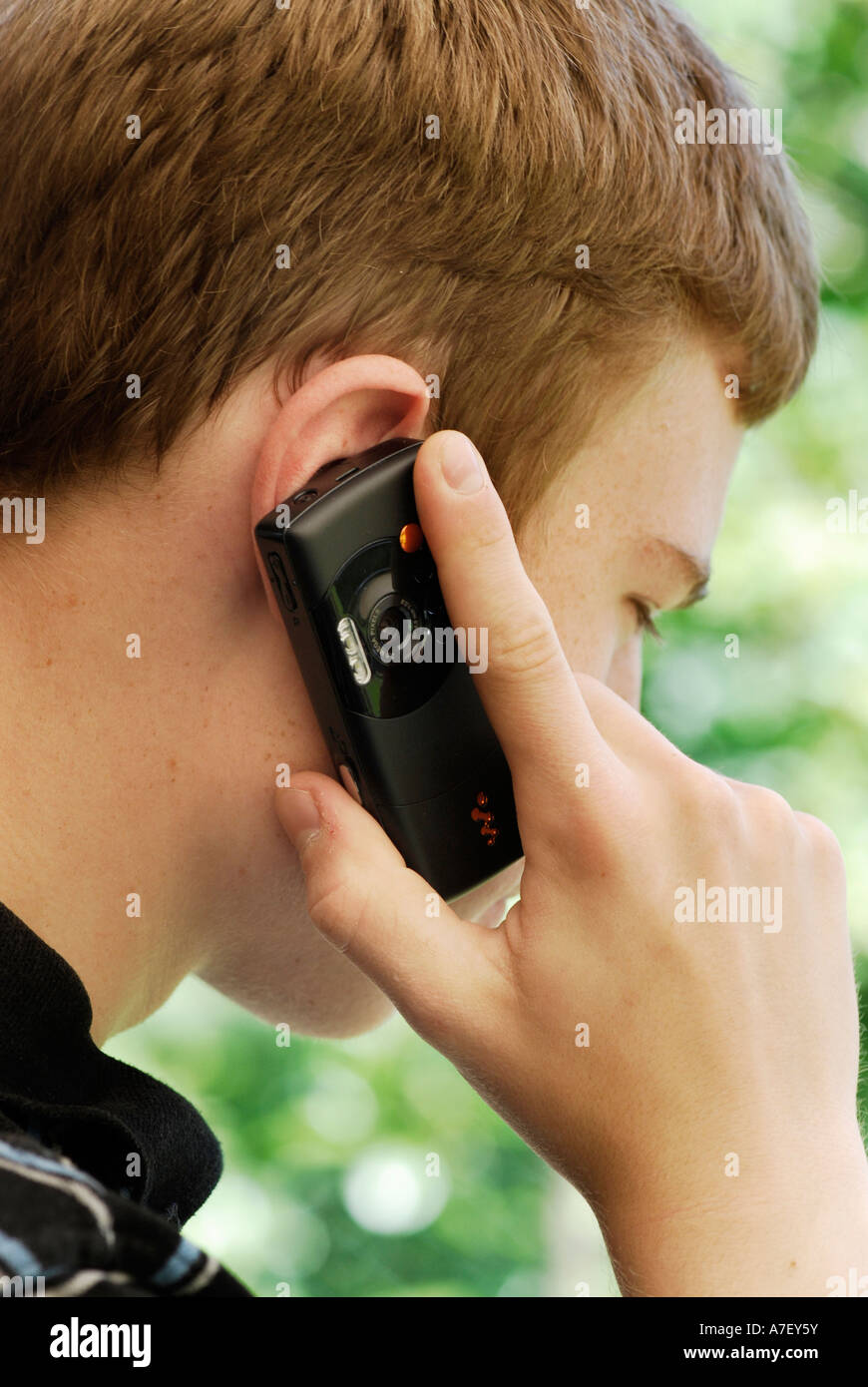 Teen talking on a mobile phone Stock Photo - Alamy