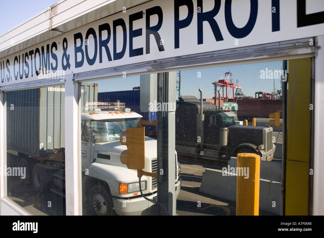 Customs booth hi-res stock photography and images - Alamy
