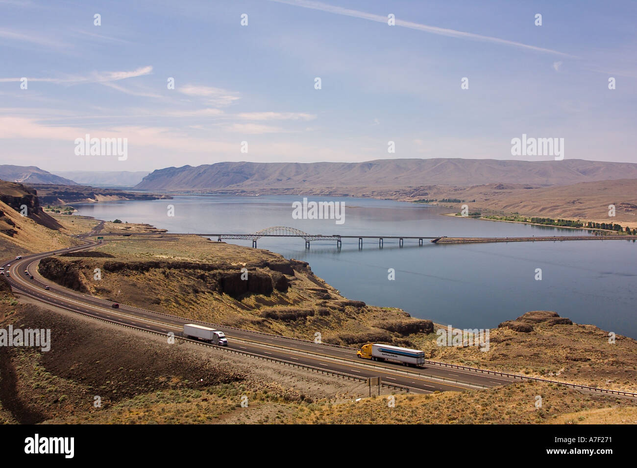 Bridge over Columbia River at Vantage Washington with Interstate 90 in ...