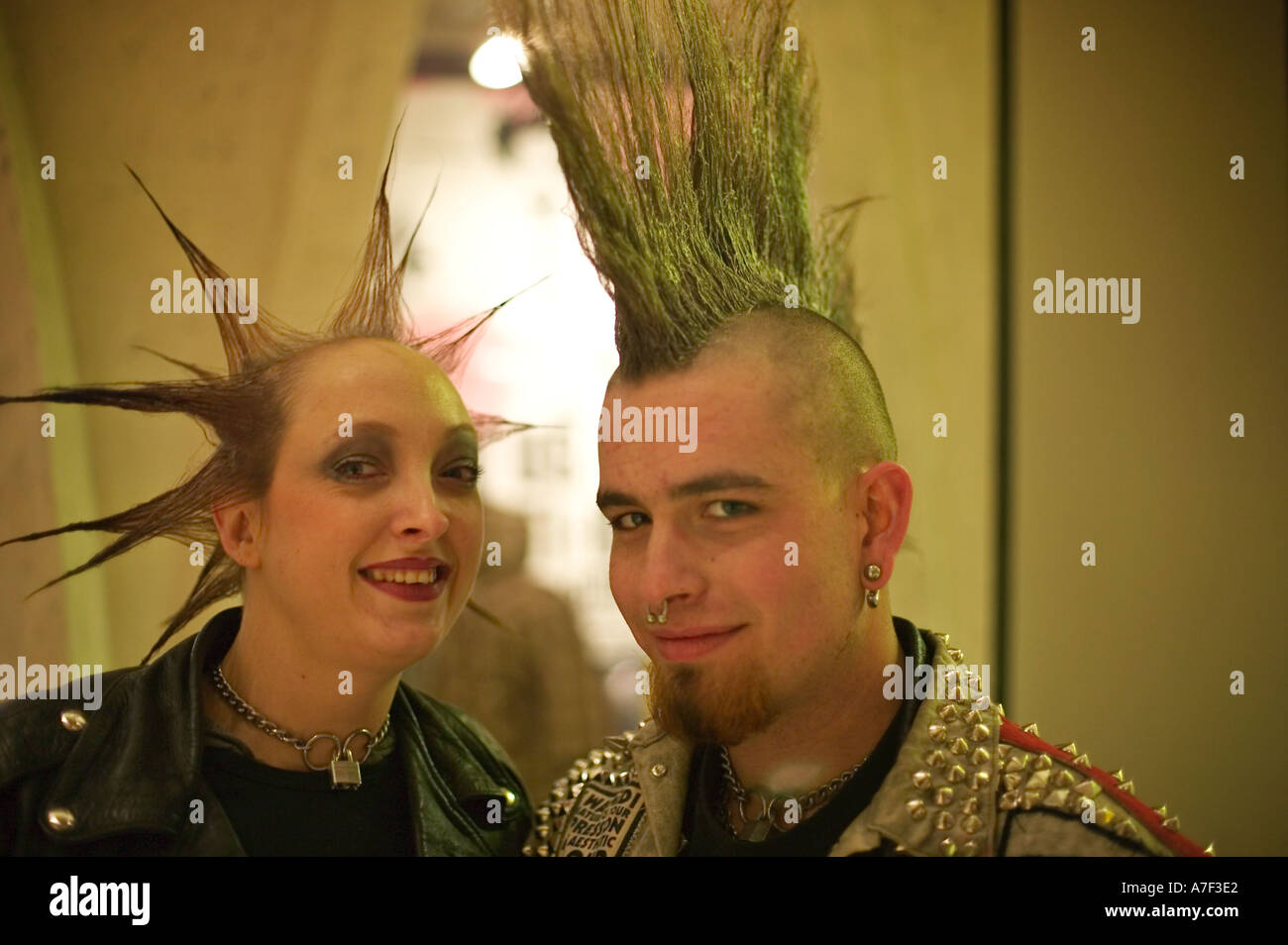 Punk couple hi-res stock photography and images - Alamy